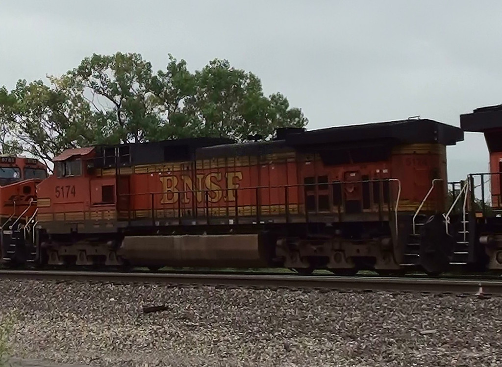 BNSF 5174